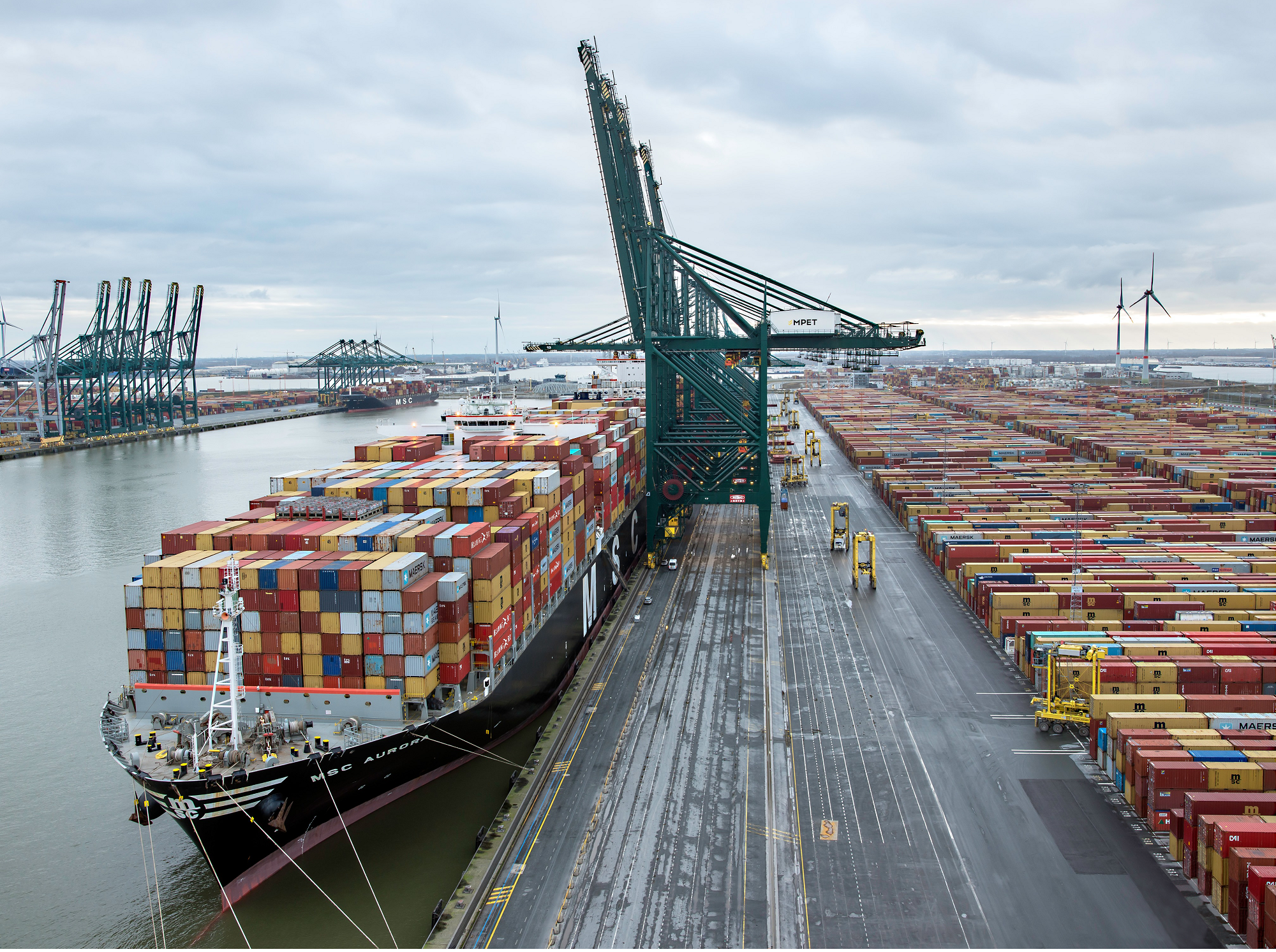 Reception of the largest container ships possible thanks to official 16 ...