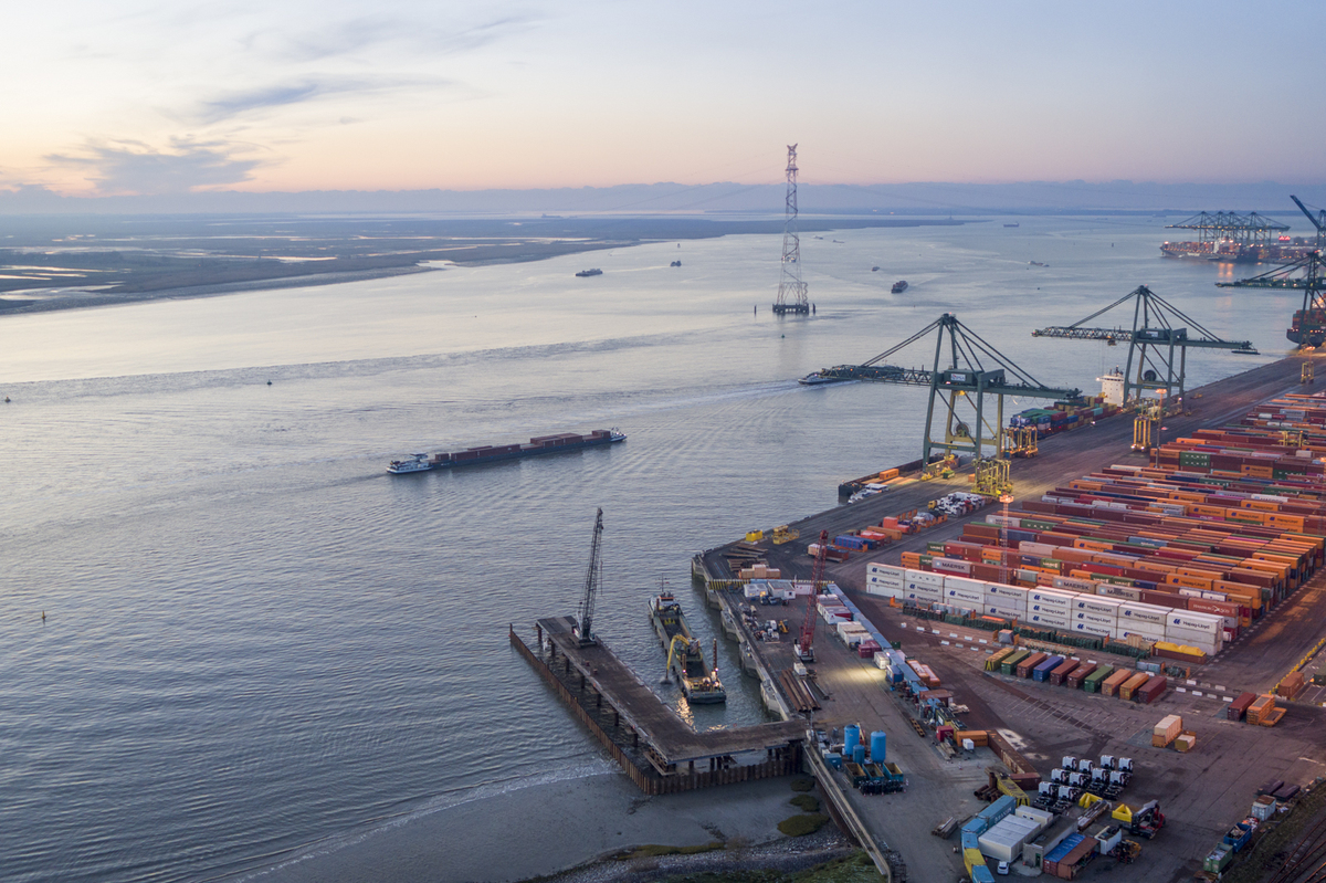 Temporary barge quay at Europa Terminal to guarantee smooth service ...